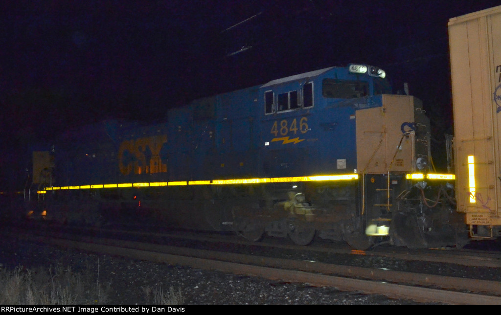 CSX SD70ACe 4846 trails on Q438-18